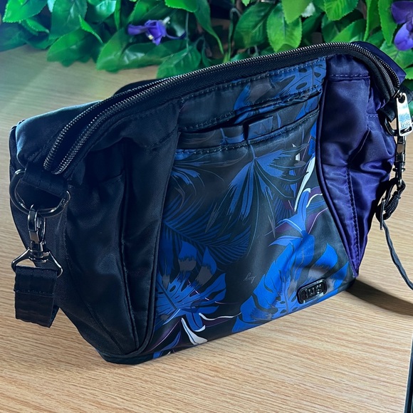 lug | Bags | Lug Mini Shuttle Crossbody Bag | Poshmark